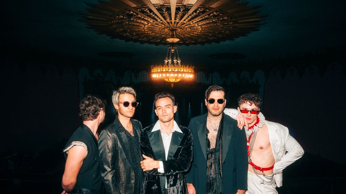 Open The Curtain, We're Introducing The Scarlet Opera! - The Honey POP