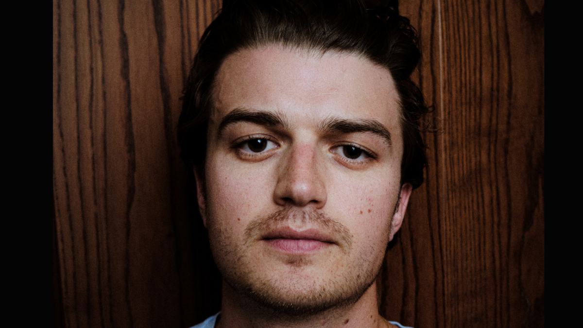 Djo (Joe Keery) Steals The Show With Psych-Indie Hit 'End Of Beginning ...
